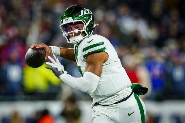 Jets QB Justin Fields (knee) to end season on injured reserve | The ...