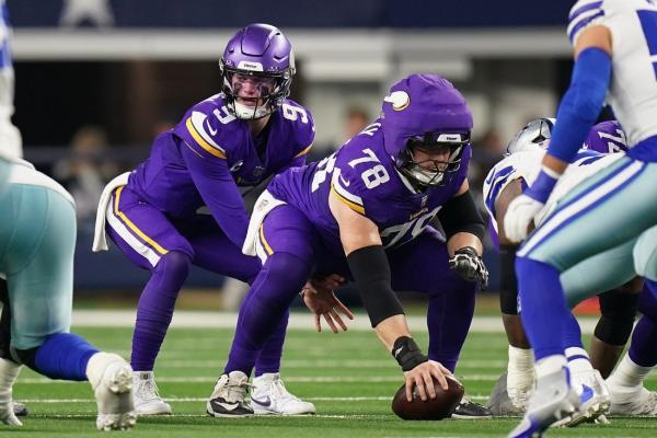 Vikings place C Ryan Kelly on IR after latest concussion | The Sports ...