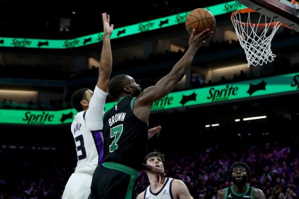 Derrick White’s 4th-quarter surge sends Celtics past Kings | WJOX-AM