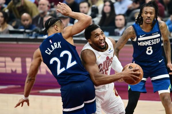 Five Cavs score 20-plus points as Wolves’ win streak ends | WDUZ-AF